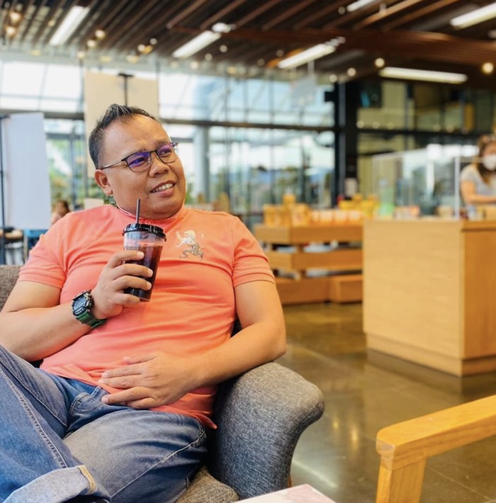 10 Potret Aiptu Turono, Polisi yang Doyan Mukbang Lalapan