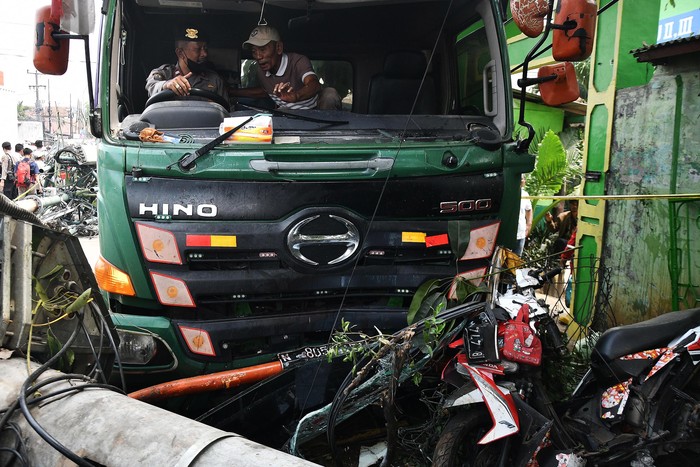 Kecelakaan Truk Trailer di Bekasi, Sopir Pakai Gigi 7 di Turunan Kecelakaan Truk Trailer di Bekasi, Sopir Pakai Gigi 7 di Turunan