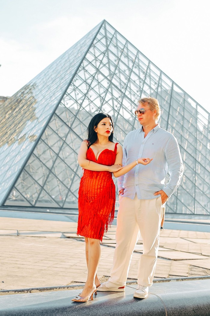 Pesona Olive Lee yang Masih Seksi di Usia Kepala Empat