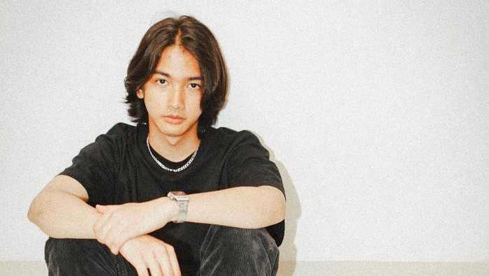 Ari Irham, Aktor Indonesia yang Disebut Mirip Renjun NCT