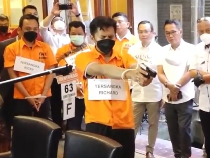 Pengakuan Jujur Bharada E soal Penembak Yosua: Saya Pertama, Sambo Terakhir Pengakuan Jujur Bharada E soal Penembak Yosua: Saya Pertama, Sambo Terakhir
