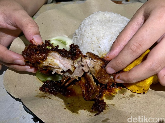 Di Depan GOR Bulungan Ada Nasi Bebek Khas Madura yang Pedas Nendang