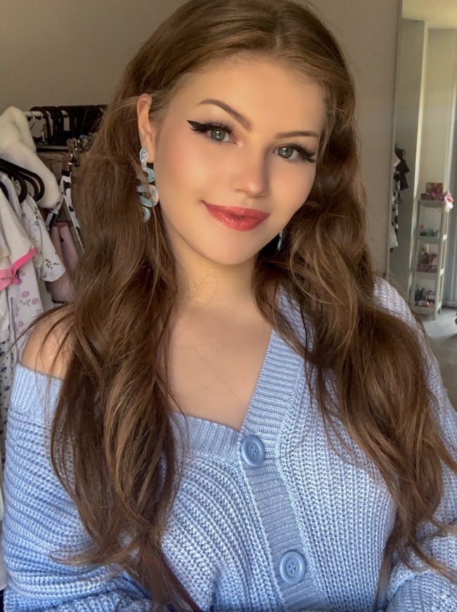 8 Foto Model yang Hampir Tewas karena Operasi Reparasi Vagina