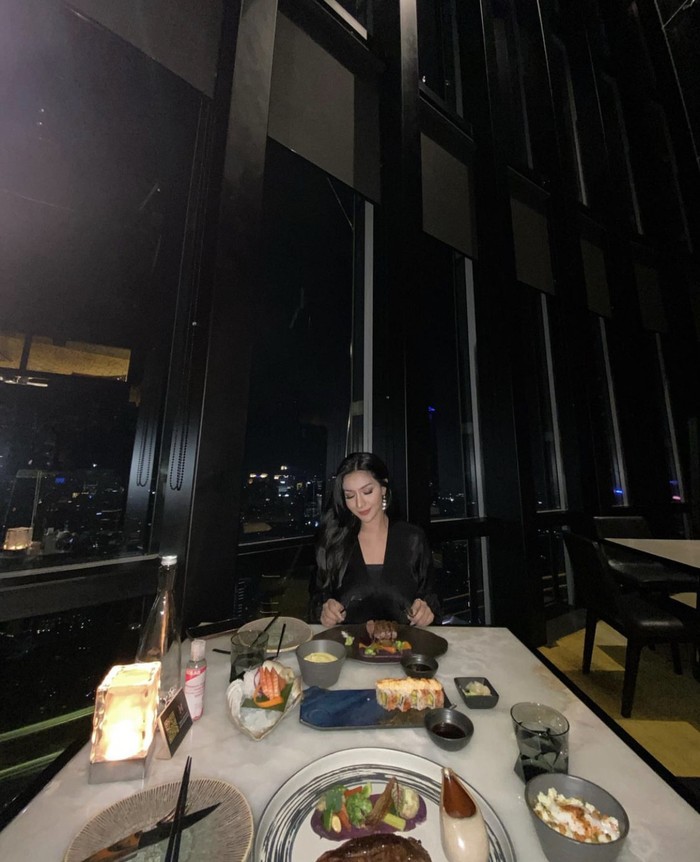 Intip Momen Siva Aprilia Model dan DJ Cantik Saat Nongkrong di Kafe