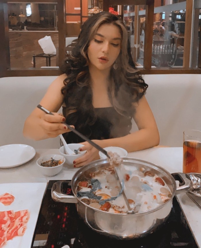 Intip Momen Siva Aprilia Model dan DJ Cantik Saat Nongkrong di Kafe