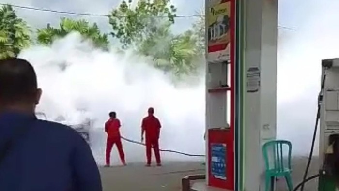 Penyebab Mobil Terbakar di SPBU Tuban Diduga karena Tangki Bocor Penyebab Mobil Terbakar di SPBU Tuban Diduga karena Tangki Bocor
