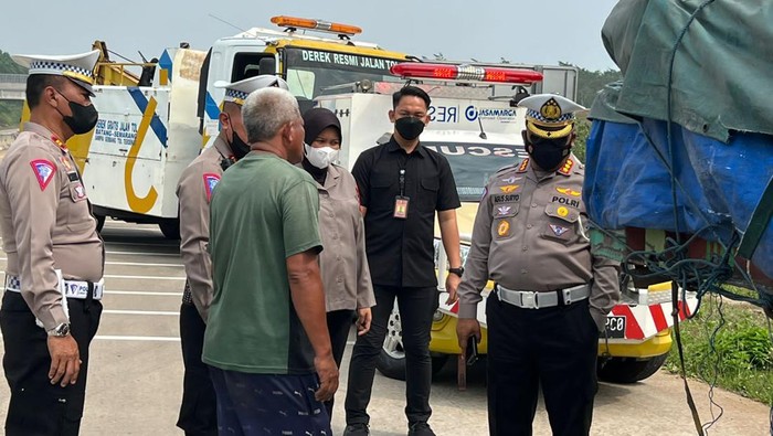 Potret TKP Laka Minibus Vs Truk Trailer di Tol Batang Tewaskan 7 Orang