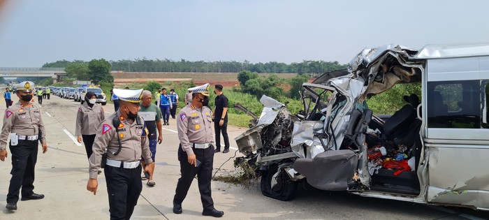 Pelajaran dari Kecelakaan Maut HiAce Vs Truk di Tol Batang Pelajaran dari Kecelakaan Maut HiAce Vs Truk di Tol Batang