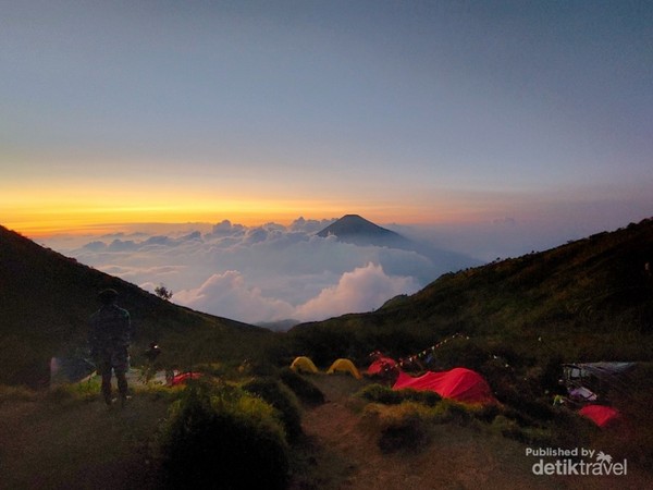 Potret Sunset Cantik Gunung Sumbing via Garung