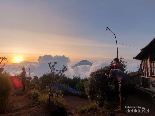 Potret Sunset Cantik Gunung Sumbing via Garung
