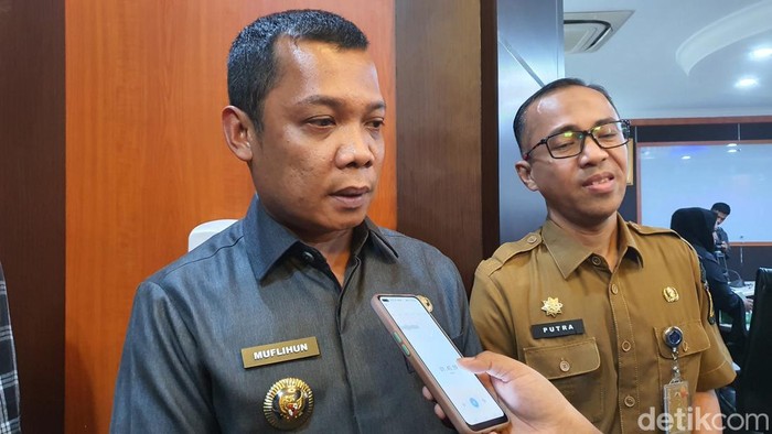 Buang Sampah Sembarangan, 5 Warga Pekanbaru Ditangkap Buang Sampah Sembarangan, 5 Warga Pekanbaru Ditangkap