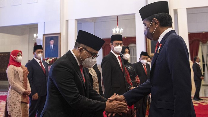 Momen Azwar Anas Dilantik Jokowi Jadi MenPAN-RB