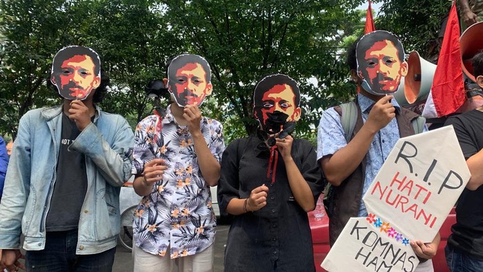 Heboh! Hacker Bjorka Klaim Ungkap Otak Pembunuh Aktivis Munir Heboh! Hacker Bjorka Klaim Ungkap Otak Pembunuh Aktivis Munir