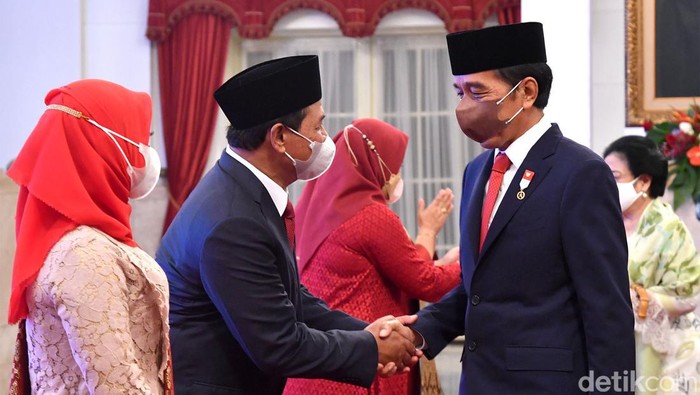 Foto-foto Pelantikan Anggota DKPP 2022-2027 di Istana Negara