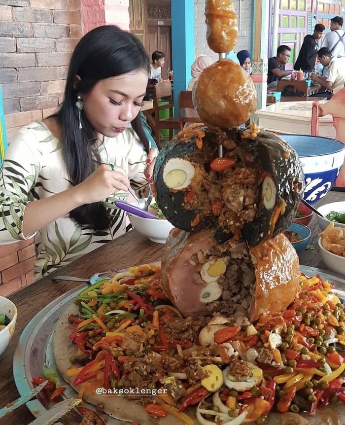 Mantap! 10 Bakso Jumbo Isi Keju Lumer hingga Kepiting Mercon