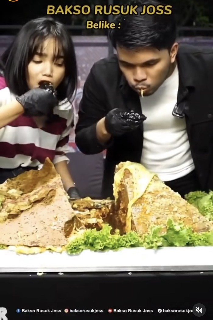 Mantap! 10 Bakso Jumbo Isi Keju Lumer hingga Kepiting Mercon