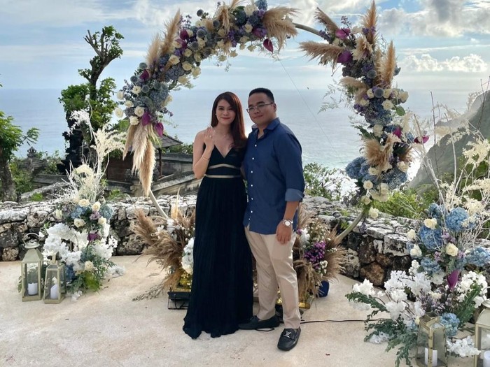 Berlatar Laut dan Tebing, Putra Bungsu Hotman Paris Lamar Chen Giovani