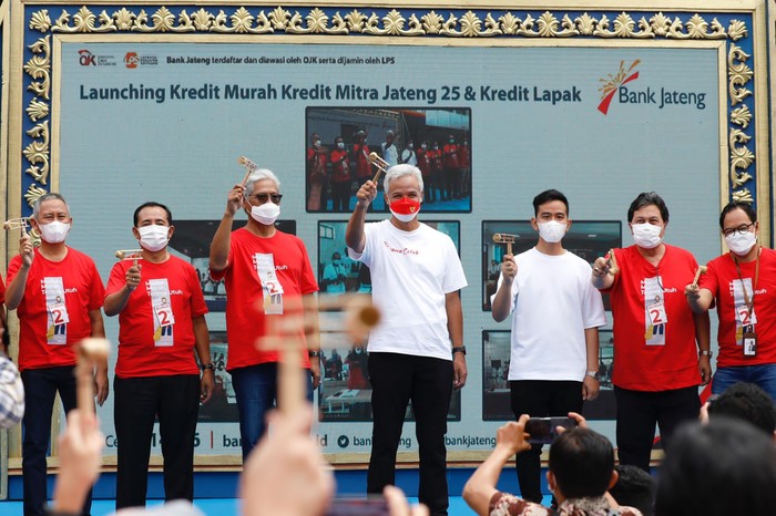 Suku Bunga Kredit Bank Jateng untuk Pedagang Pasar-UMKM Turun 3% Suku Bunga Kredit Bank Jateng untuk Pedagang Pasar-UMKM Turun 3%