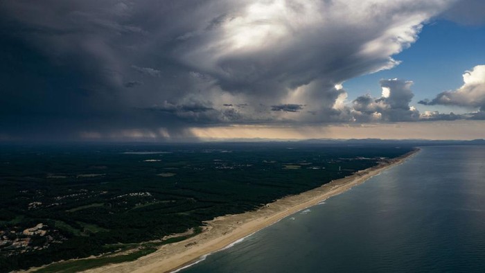 Potret 'Amukan' Awan Badai yang Bikin Merinding