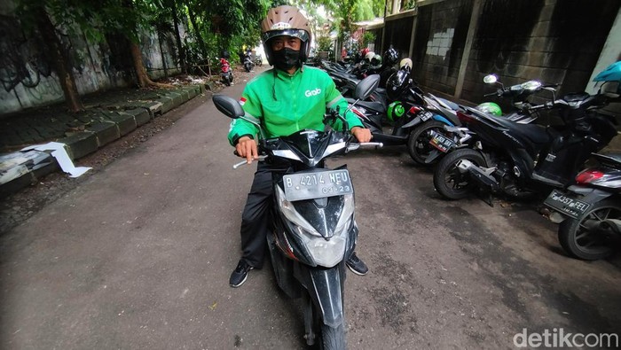 Senyum Sumringah Driver Ojol Saat Tarif Naik