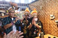 Sandiaga Uno Puji Produk UMKM Asal Merauke di Ambon