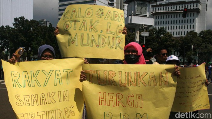 Ini Deretan Spanduk Massa Demo BBM di Jakarta, Apa Saja?