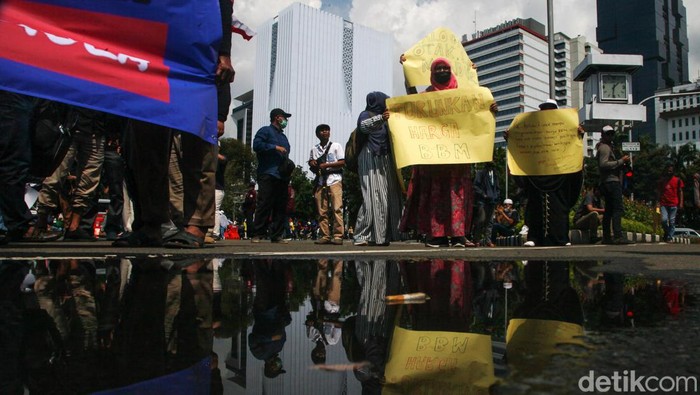 Ini Deretan Spanduk Massa Demo BBM di Jakarta, Apa Saja?