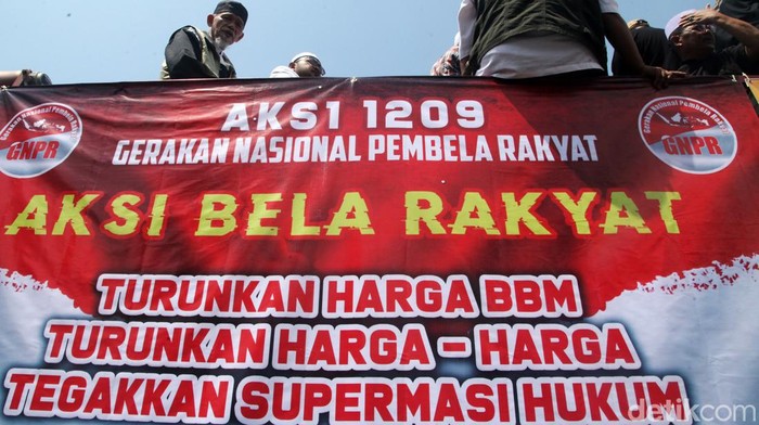 Ini Deretan Spanduk Massa Demo BBM di Jakarta, Apa Saja?