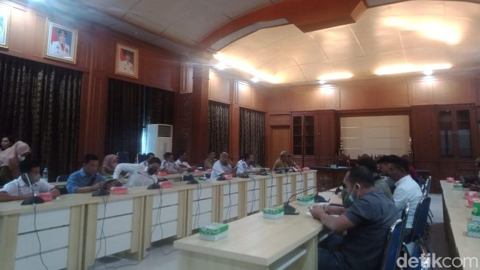 Dishub Sultra Ingatkan Kapal Tak Naikkan Harga Sepihak, Ancam Cabut Izin! Dishub Sultra Ingatkan Kapal Tak Naikkan Harga Sepihak, Ancam Cabut Izin!
