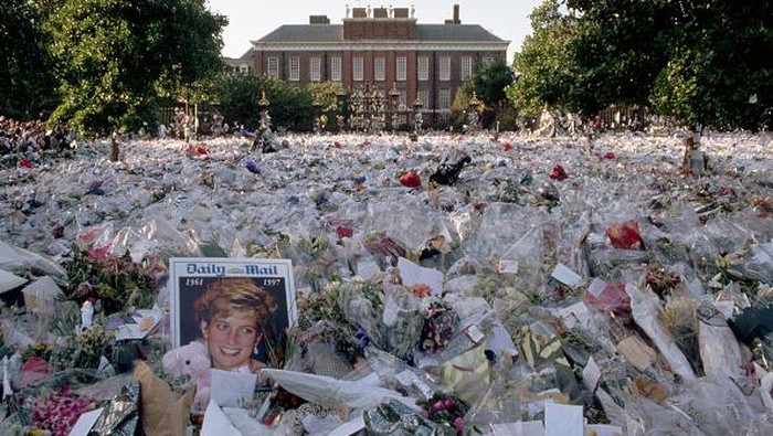Ini Bunga Duka Cita untuk Diana, Lebih Banyak dari Ratu Elizabeth II?