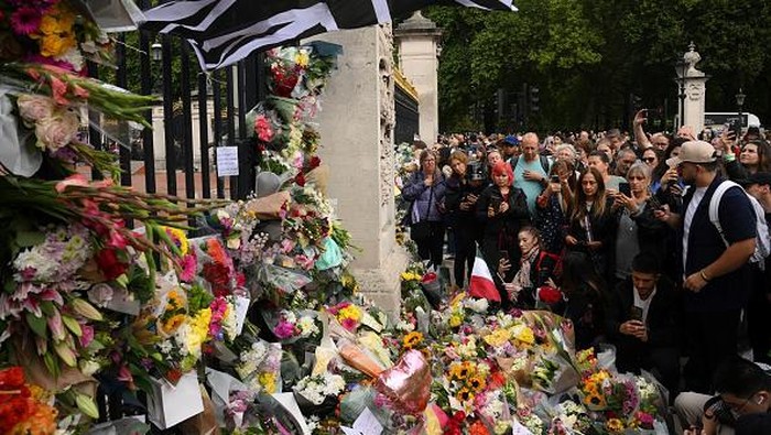 Ini Bunga Duka Cita untuk Diana, Lebih Banyak dari Ratu Elizabeth II?