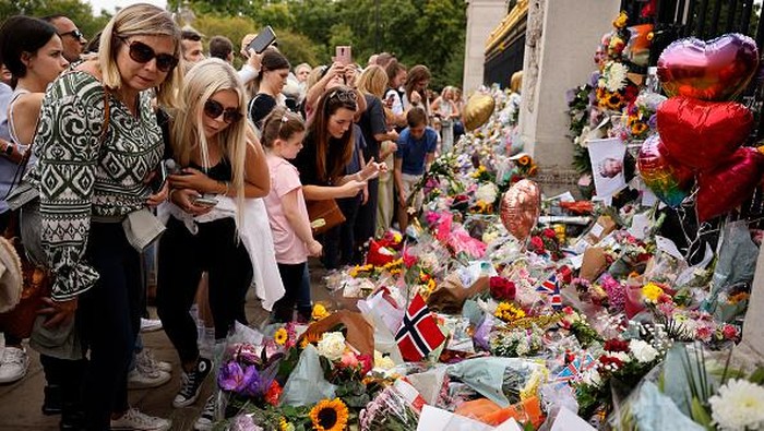 Ini Bunga Duka Cita untuk Diana, Lebih Banyak dari Ratu Elizabeth II?