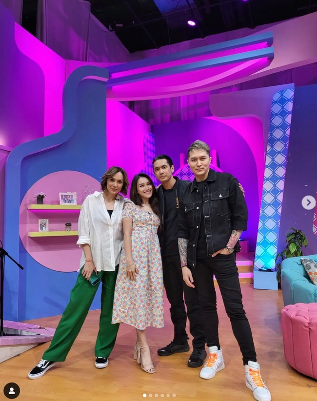7 Foto Ayu Ting Ting Dirangkul Adik Sara Wijayanto, Ramai Dijodohkan ... 7 Foto Ayu Ting Ting Dirangkul Adik Sara Wijayanto, Ramai Dijodohkan ...