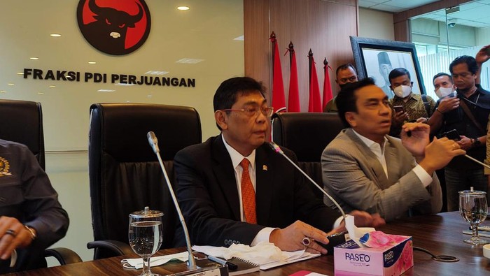 PDIP Bakal Temui Jenderal Dudung soal Ucapan 'Gerombolan' Effendi Simbolon PDIP Bakal Temui Jenderal Dudung soal Ucapan 'Gerombolan' Effendi Simbolon