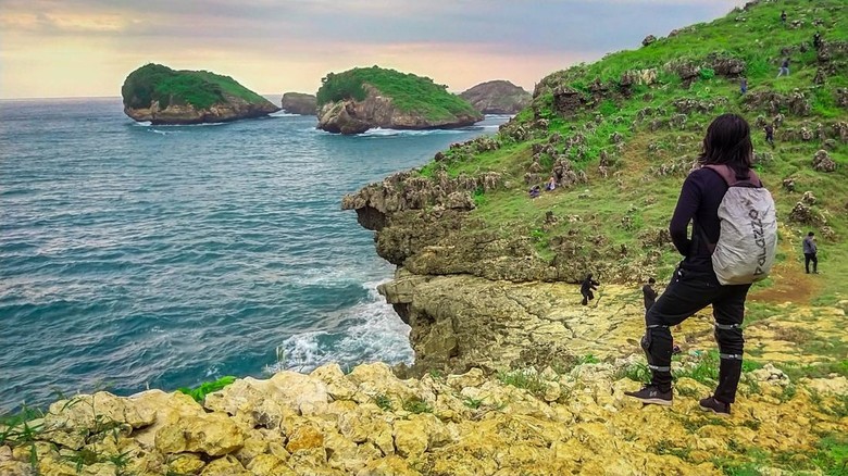 Pantai Klayar: Daya Tarik, Lokasi dan Harga Tiket