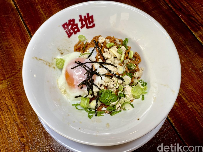 Pedasnya Hotto Ramen dan Karaage Nikmat di Restoran Ramen ala Pasar Tsukiji