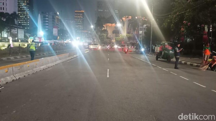Massa Demo di Patung Kuda Bubar, Jl Merdeka Barat Masih Ditutup Massa Demo di Patung Kuda Bubar, Jl Merdeka Barat Masih Ditutup