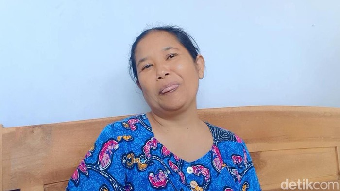 Ibu Pemuda Madiun Terduga Hacker Bjorka Anggap Polisi Salah Tangkap Ibu Pemuda Madiun Terduga Hacker Bjorka Anggap Polisi Salah Tangkap
