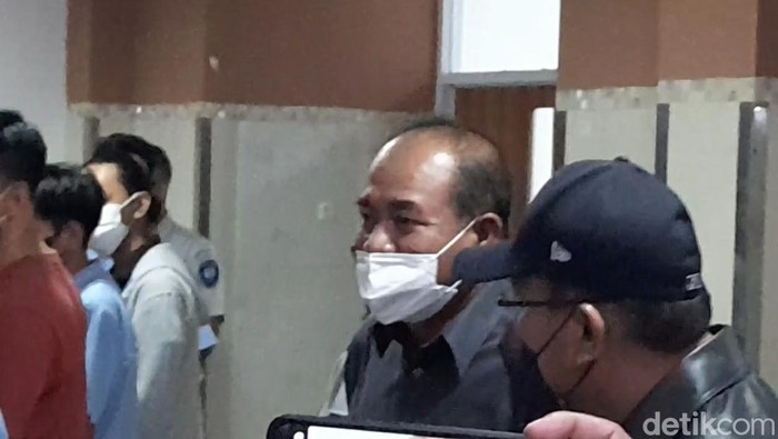 Potret Jamintel Kejagung Jemput Jenazah Anaknya Korban Kecelakaan Tol Pejagan