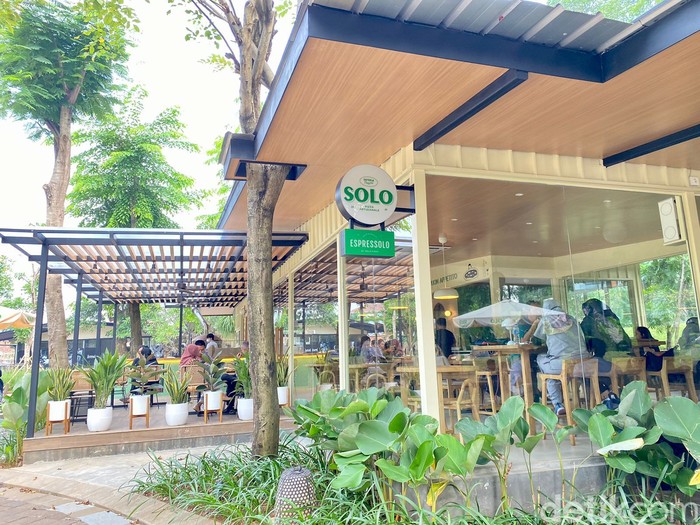 Ada Pizza Italia Autentik di Taman Dekat Stasiun MRT Cipete Raya