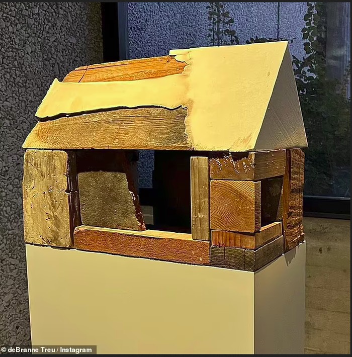 5 Karya Seni Brad Pitt: Patung Rumah Kayu hingga Keramik