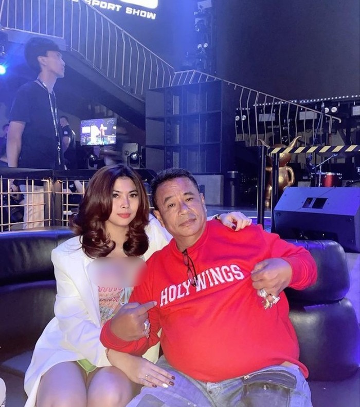 10 Potret Mesra Hotman Paris Saat Ngopi Bareng Aspri Cantik 10 Potret Mesra Hotman Paris Saat Ngopi Bareng Aspri Cantik