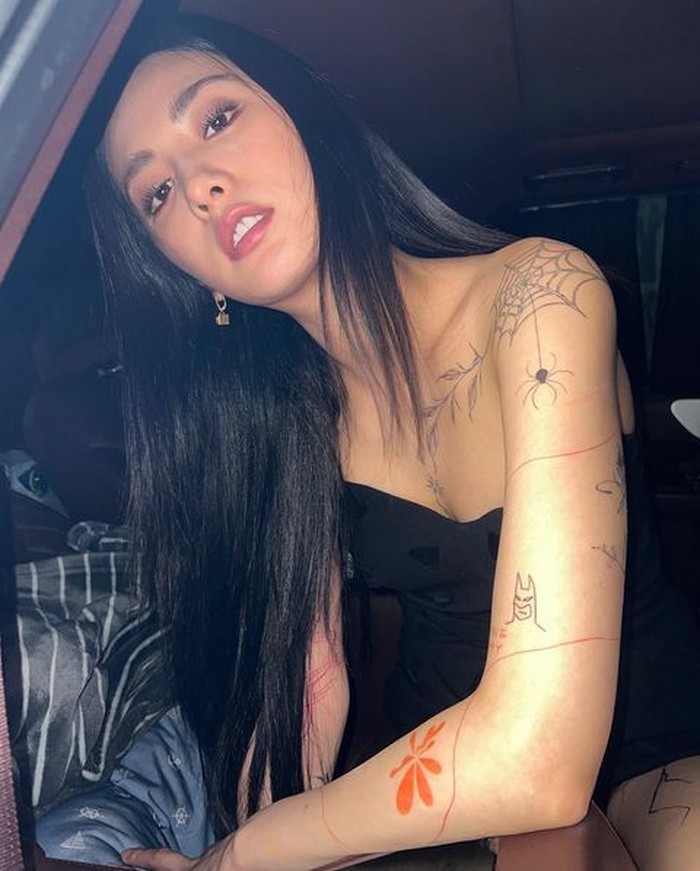 NANA eks After School Bikin Heboh Pamer Tubuh Penuh Tato NANA eks After School Bikin Heboh Pamer Tubuh Penuh Tato
