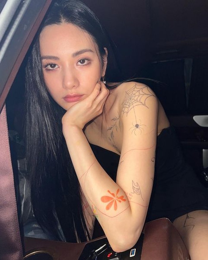 NANA eks After School Bikin Heboh Pamer Tubuh Penuh Tato NANA eks After School Bikin Heboh Pamer Tubuh Penuh Tato