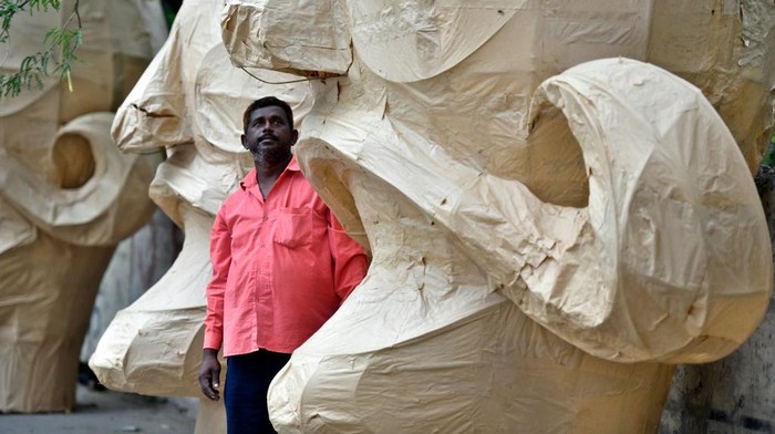 Intip Proses Pembuatan Patung Rahwana di India