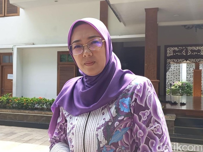 Bupati Purwakarta Menahan Tangis Jelaskan Perceraian dengan Dedi Mulyadi Bupati Purwakarta Menahan Tangis Jelaskan Perceraian dengan Dedi Mulyadi