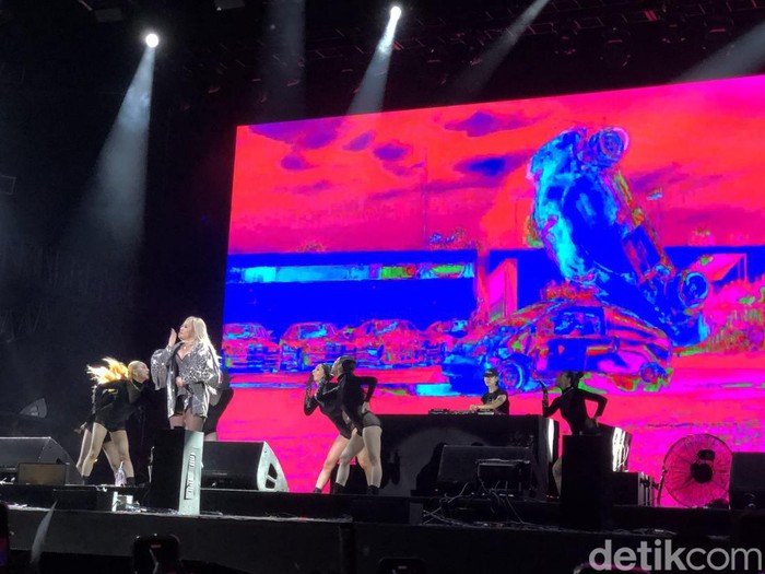 Seksi dan Energik Aksi CL di We The Fest 2022