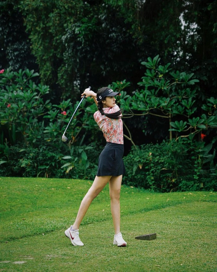 Adu Gaya Aura Kasih vs Anya Geraldine saat Main Golf