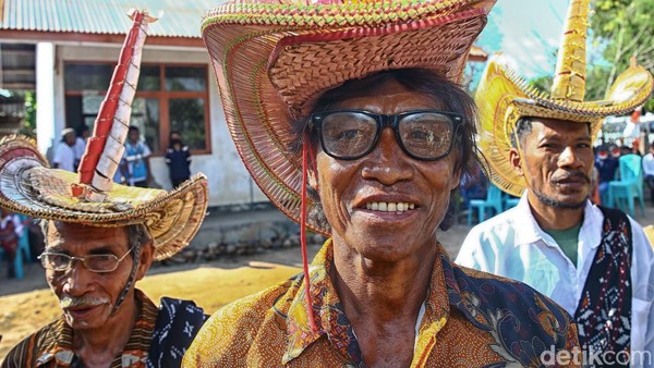 Menyelami Makna Persatuan di Balik Topi Ti'i Langga