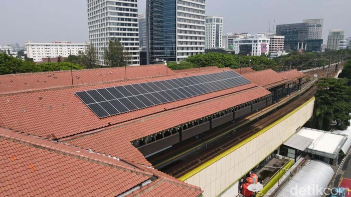 Wow! Sekarang Stasiun Dipasang Solar Panel, Nih Penampakannya
